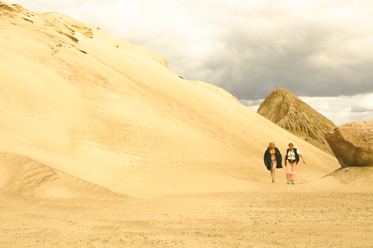 ubiquarian | Review: Two Bodies on a Beach (2019)